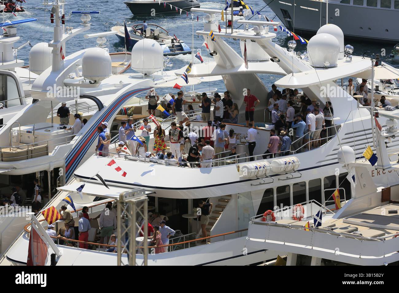 Spectators on yachts in Port Hercule, Formula 1 race, Formula 1, F1 ...