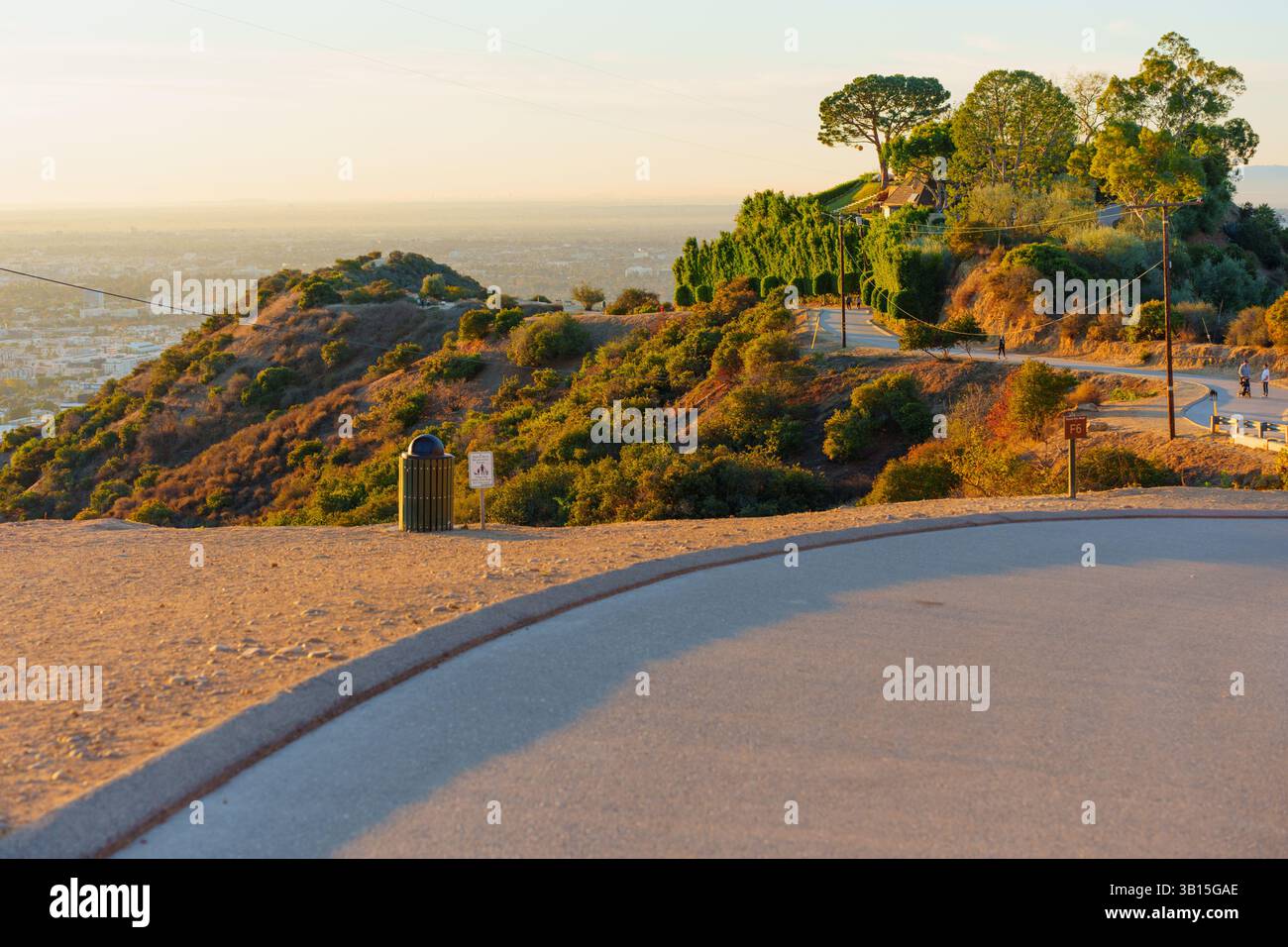 Los Angeles, California - January 6, 2025: Winding hiking path at ...