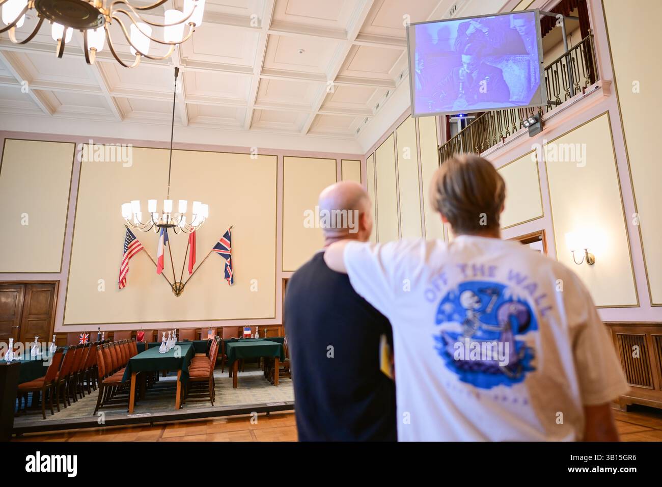PRODUCTION - 24 April 2025, Berlin: Visitors stand in the Museum Berlin ...