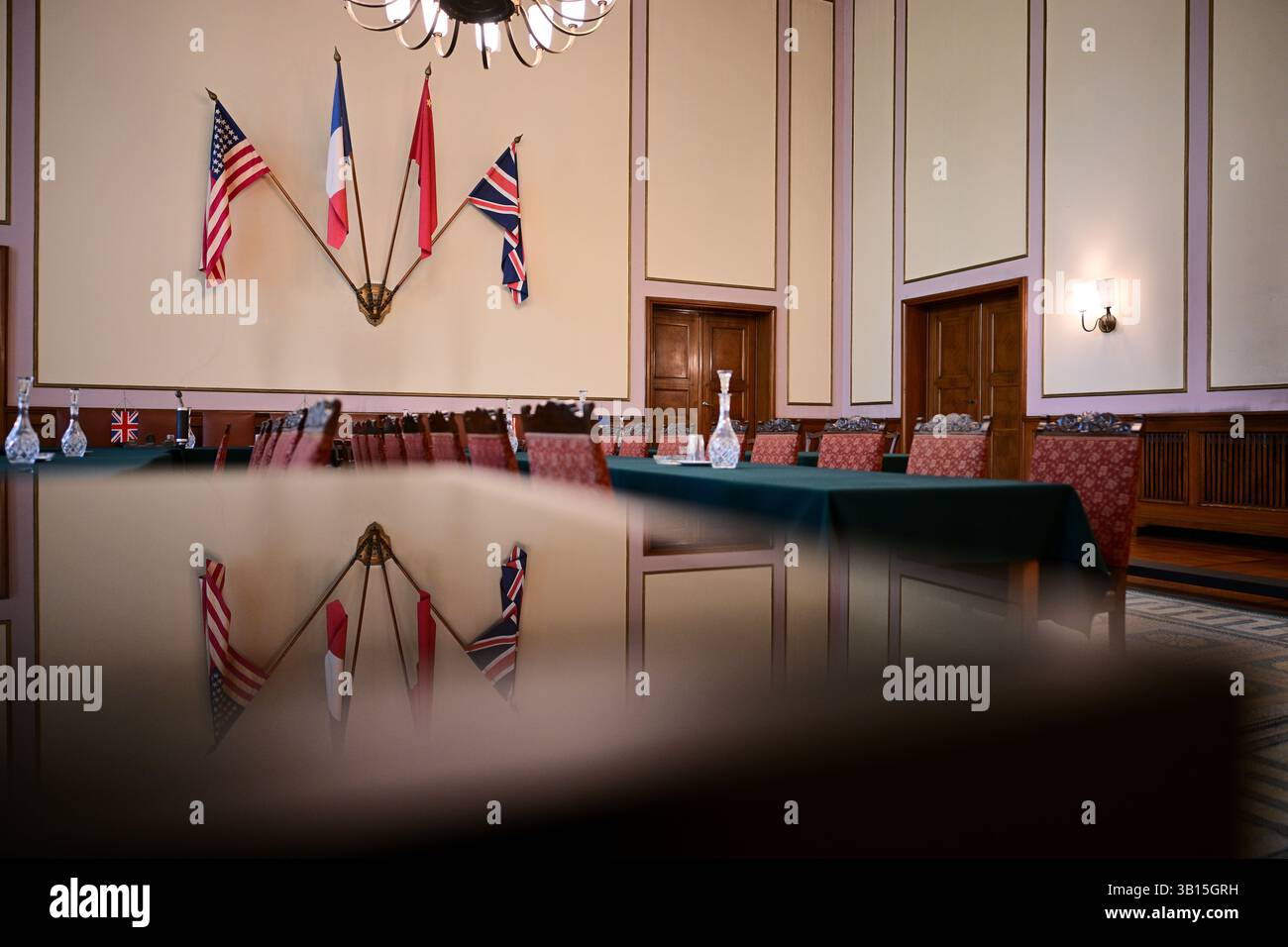 PRODUCTION - 24 April 2025, Berlin: Flags of the USA (l-r), France, the ...