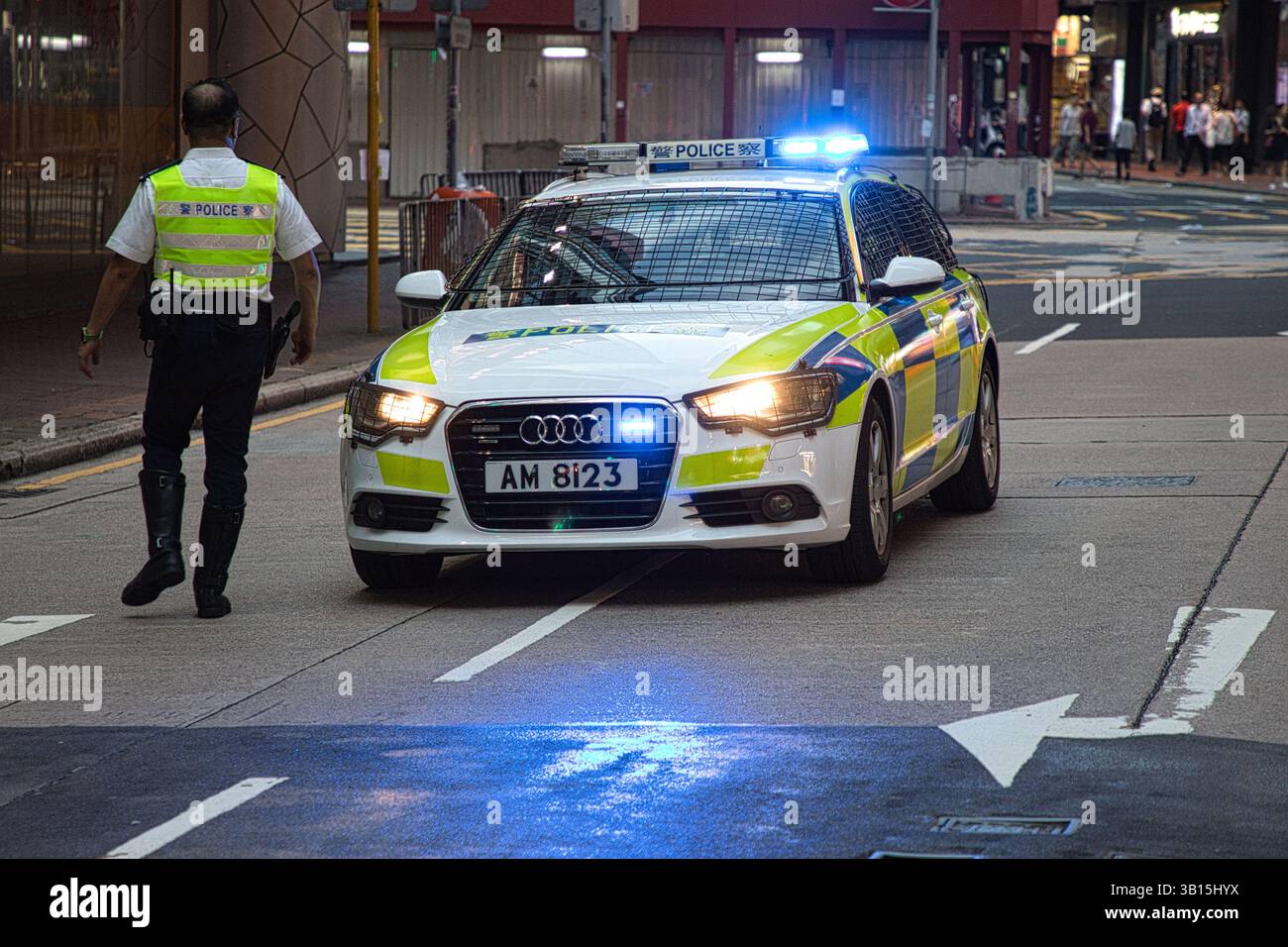 Hong Kong Traffic Police Car and Armed Police Officer Stock Photo - Alamy