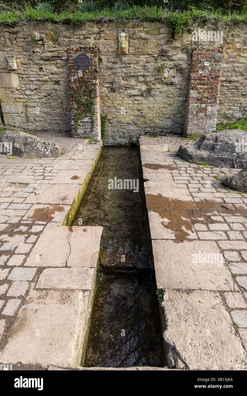 Historical Chaveywell Spring in Castlefields Canal & River Park, Calne ...