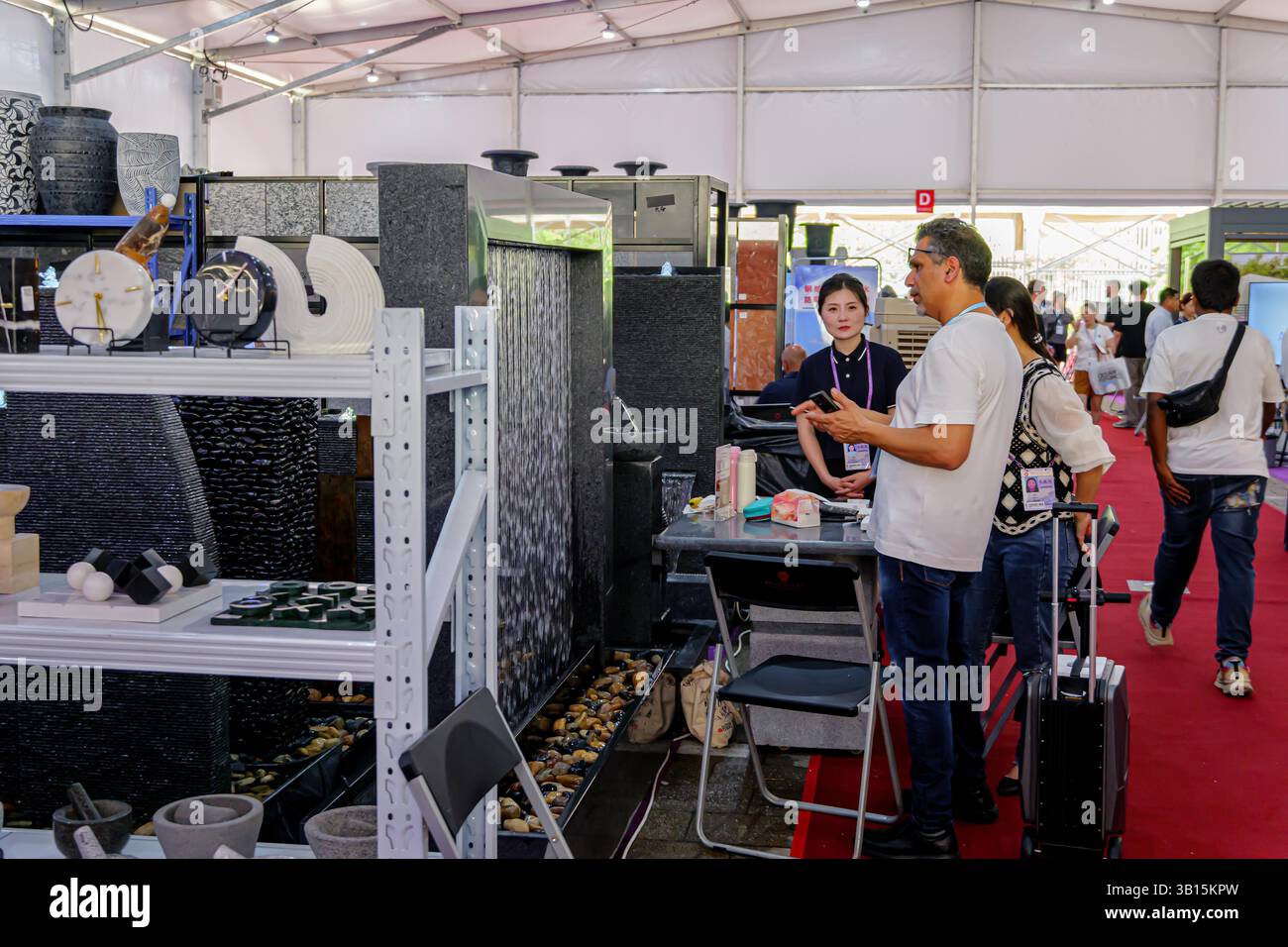 The second phase of the 137th Canton Fair kicks off in Guangzhou City ...