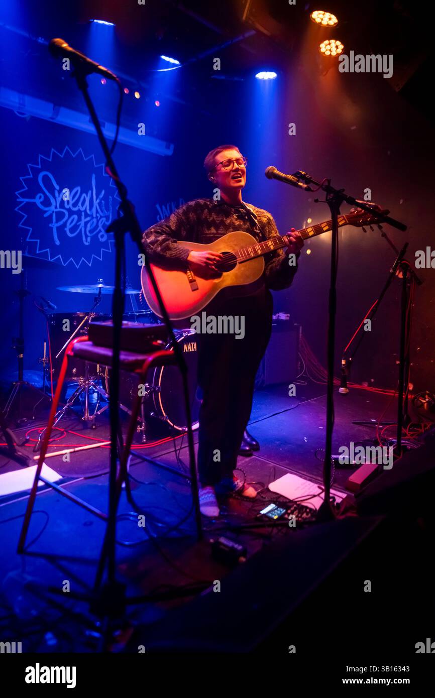 Edinburgh, Scotland. Thursday 24 April 2025. Singer - songwriter Elsie ...