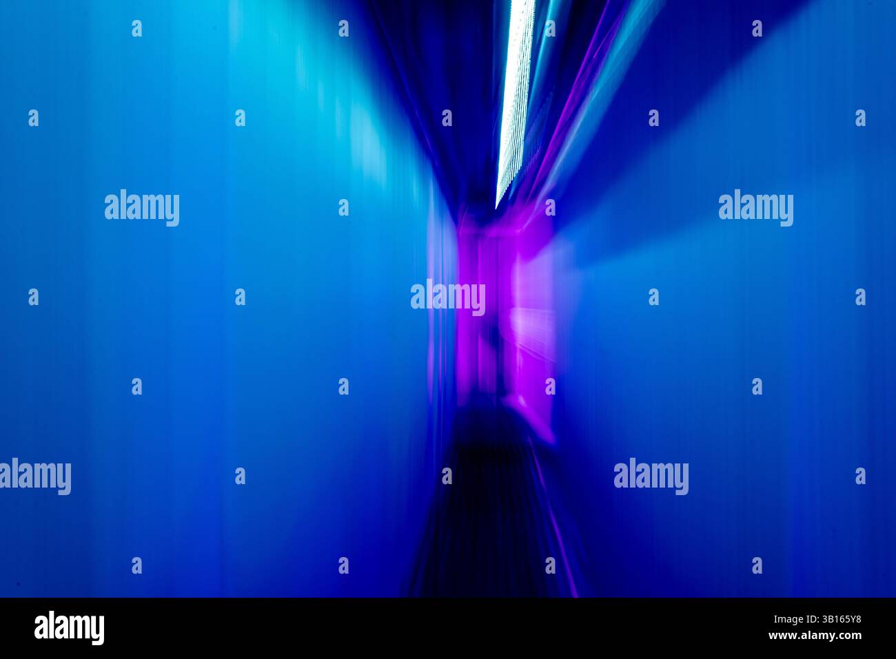 Shapes with light and movement Stock Photo - Alamy