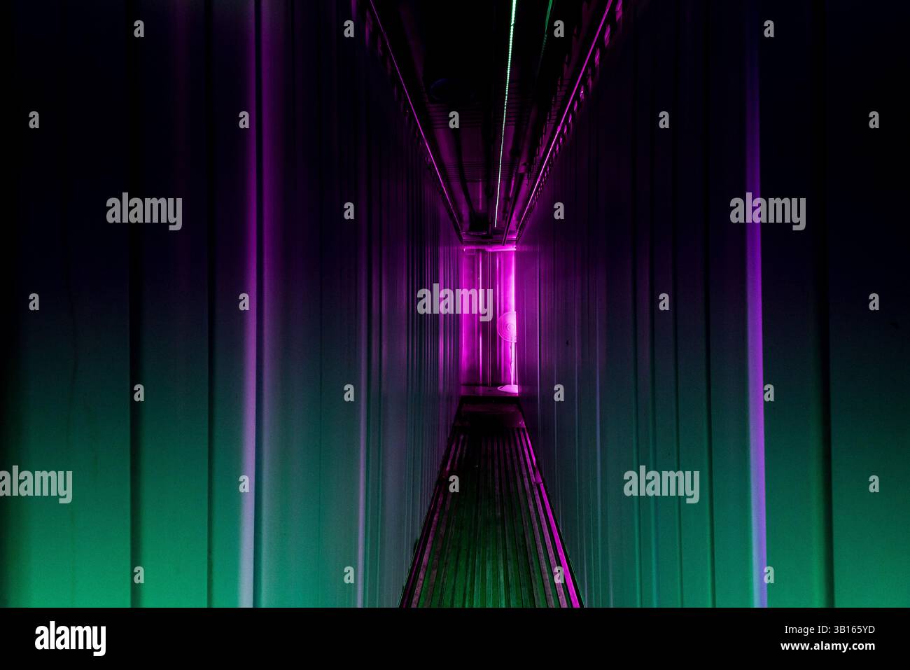 Shapes with light and movement Stock Photo - Alamy