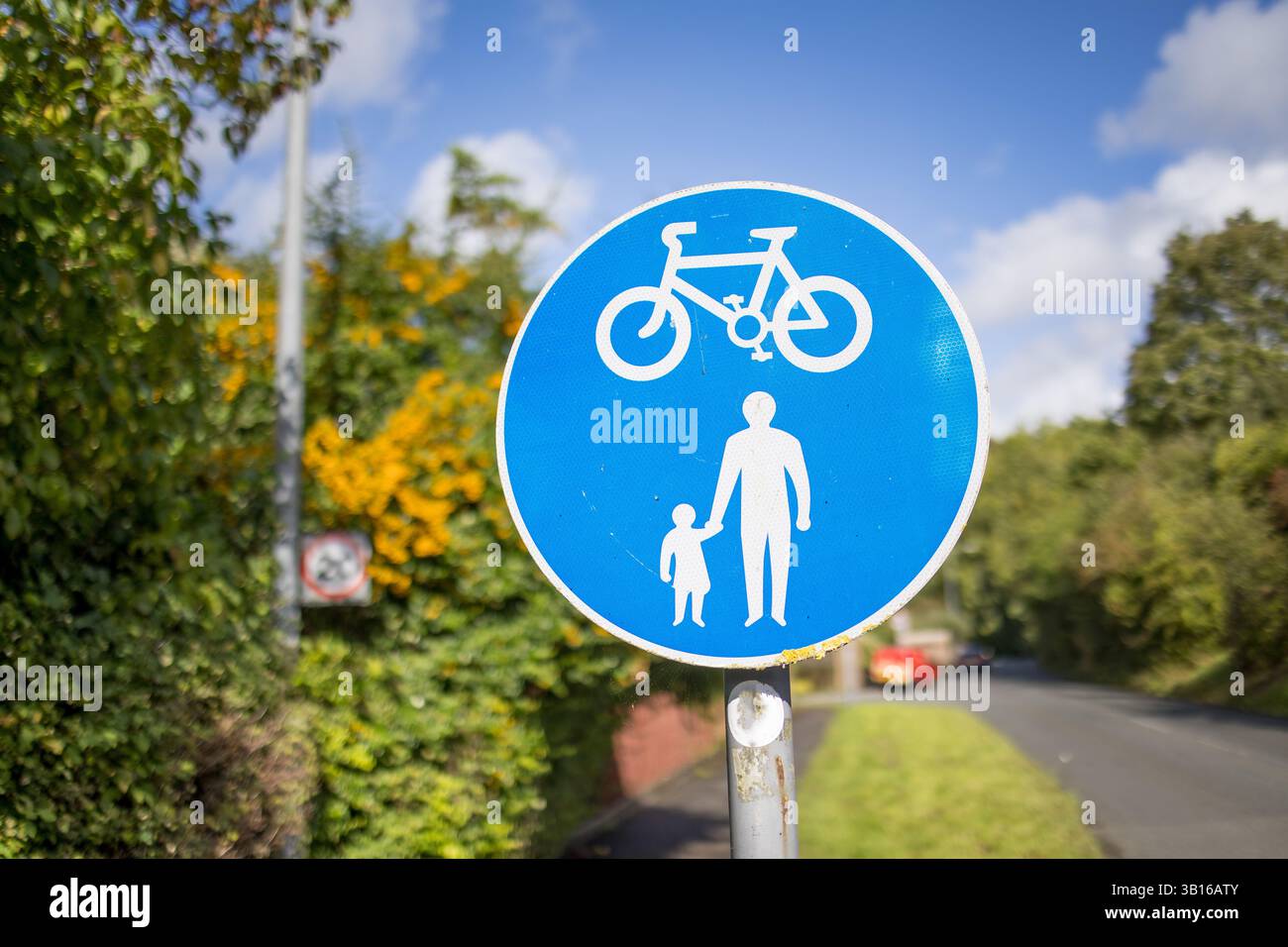 Pedestrian cycle path german hi-res stock photography and images - Alamy