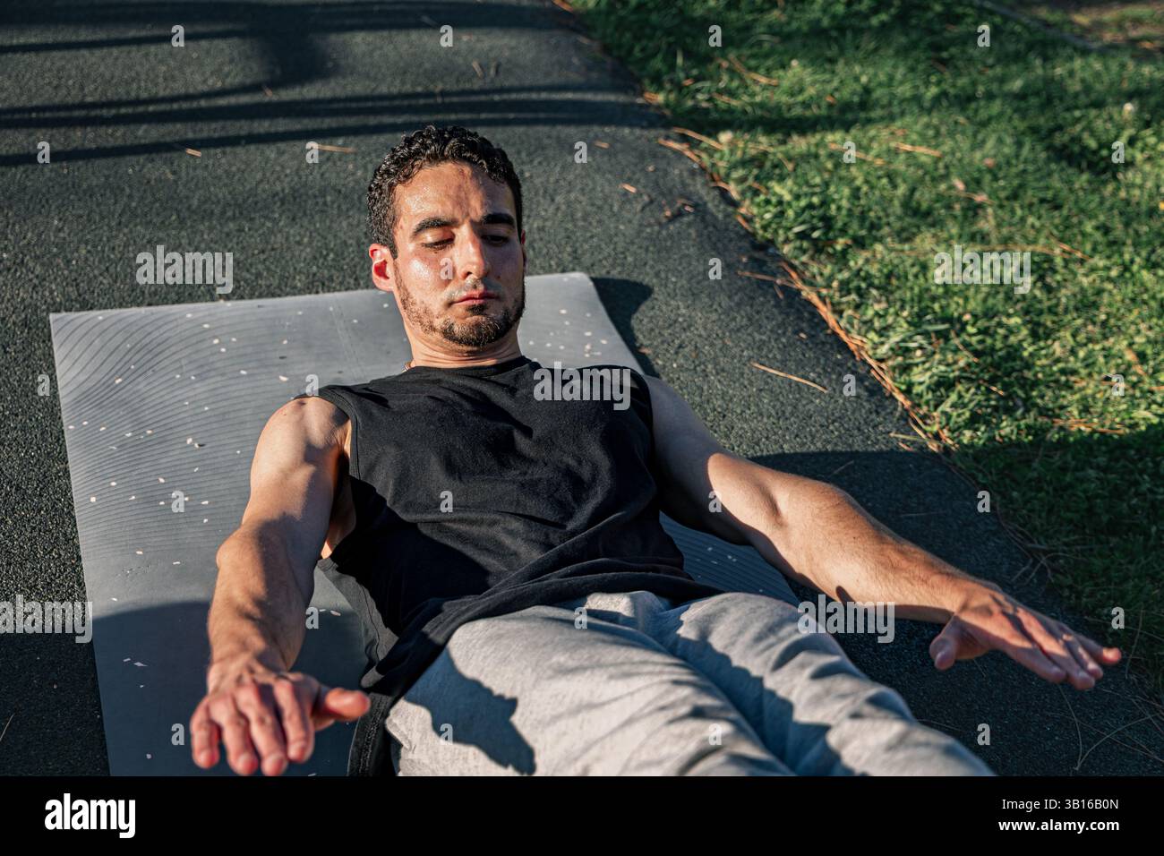 Staticpose hi-res stock photography and images - Alamy