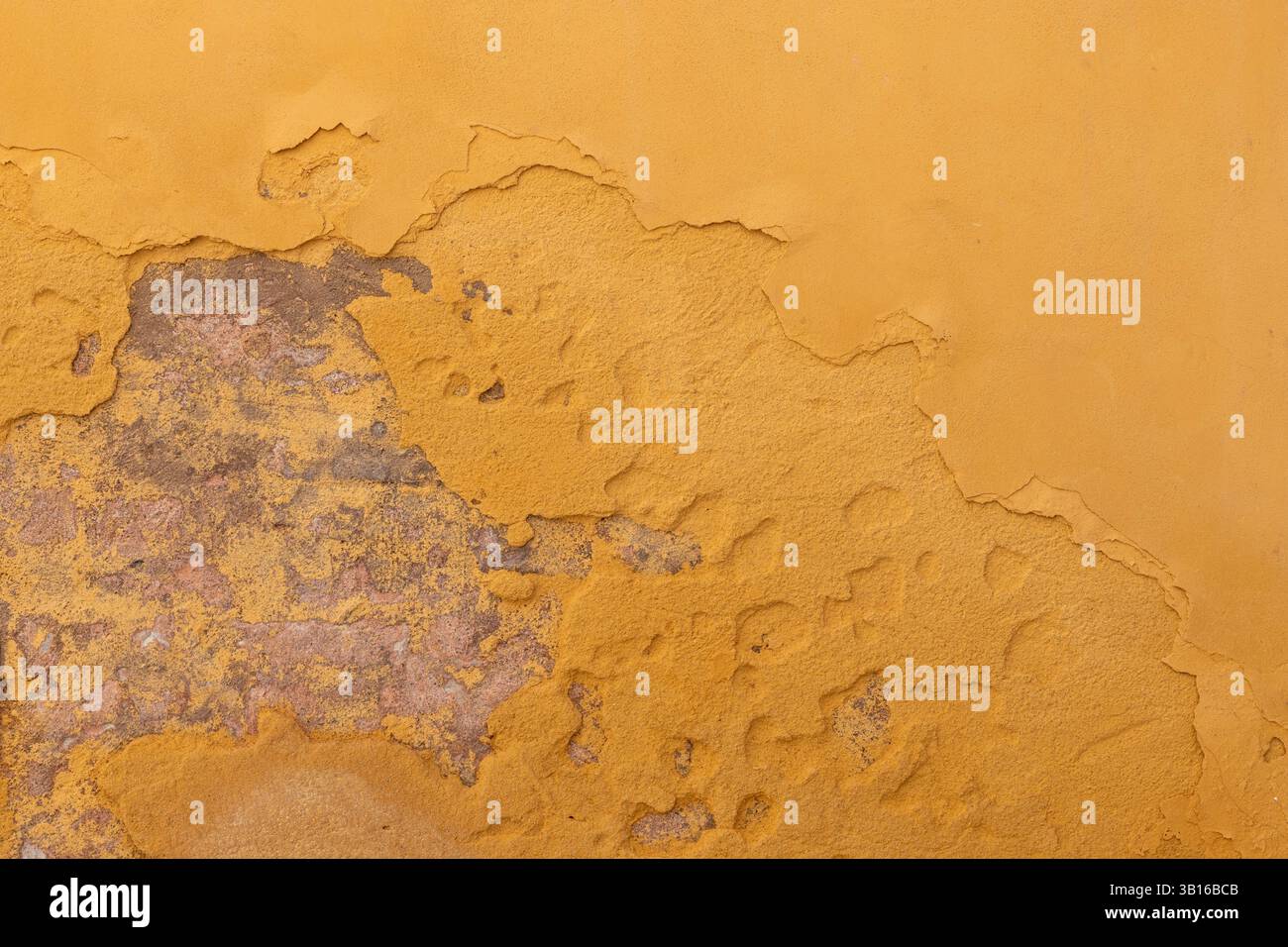 Flaky yellow paint hi-res stock photography and images - Alamy