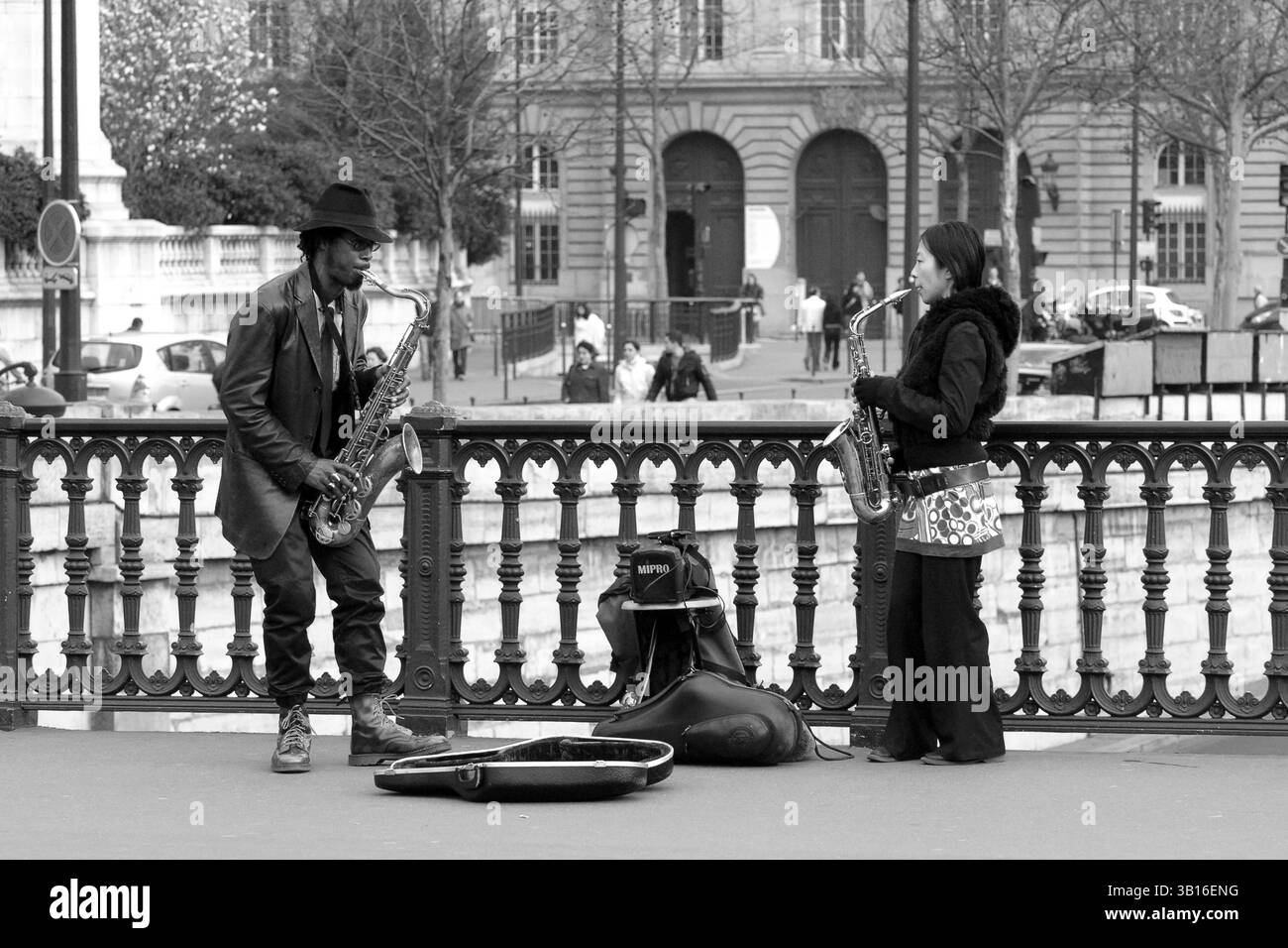 Busking paris Black and White Stock Photos & Images - Alamy