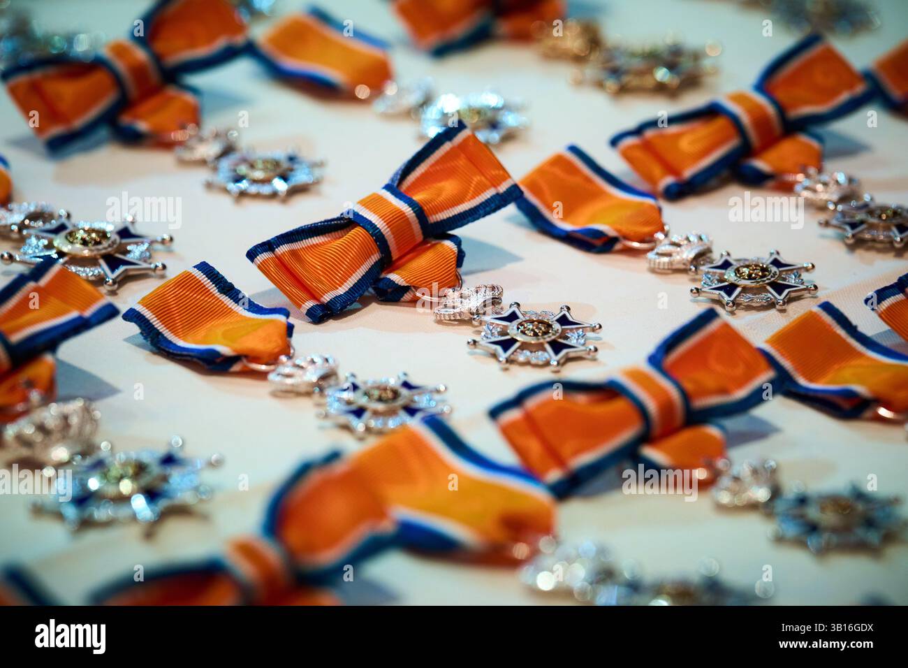 DEN HAAG - The ribbons are ready prior to the rain of ribbons in the ...