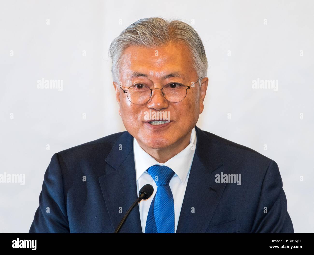 South korean president moon jae in hi-res stock photography and images ...