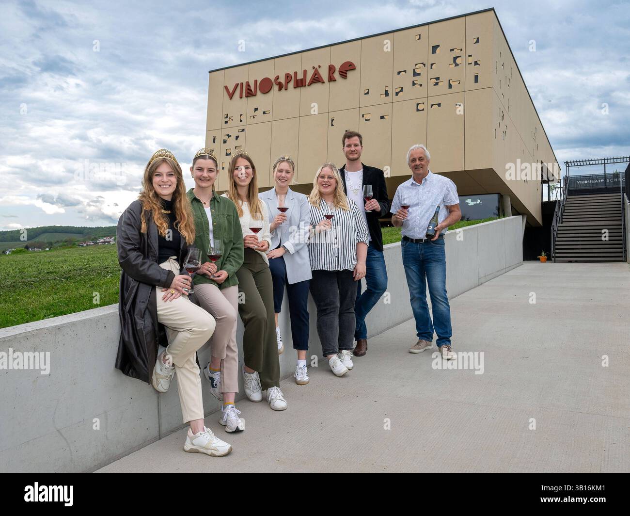 Erlenbach-Binswangen Deutsche Weinkoenigin mit Anhang auf Wuerttemberg ...