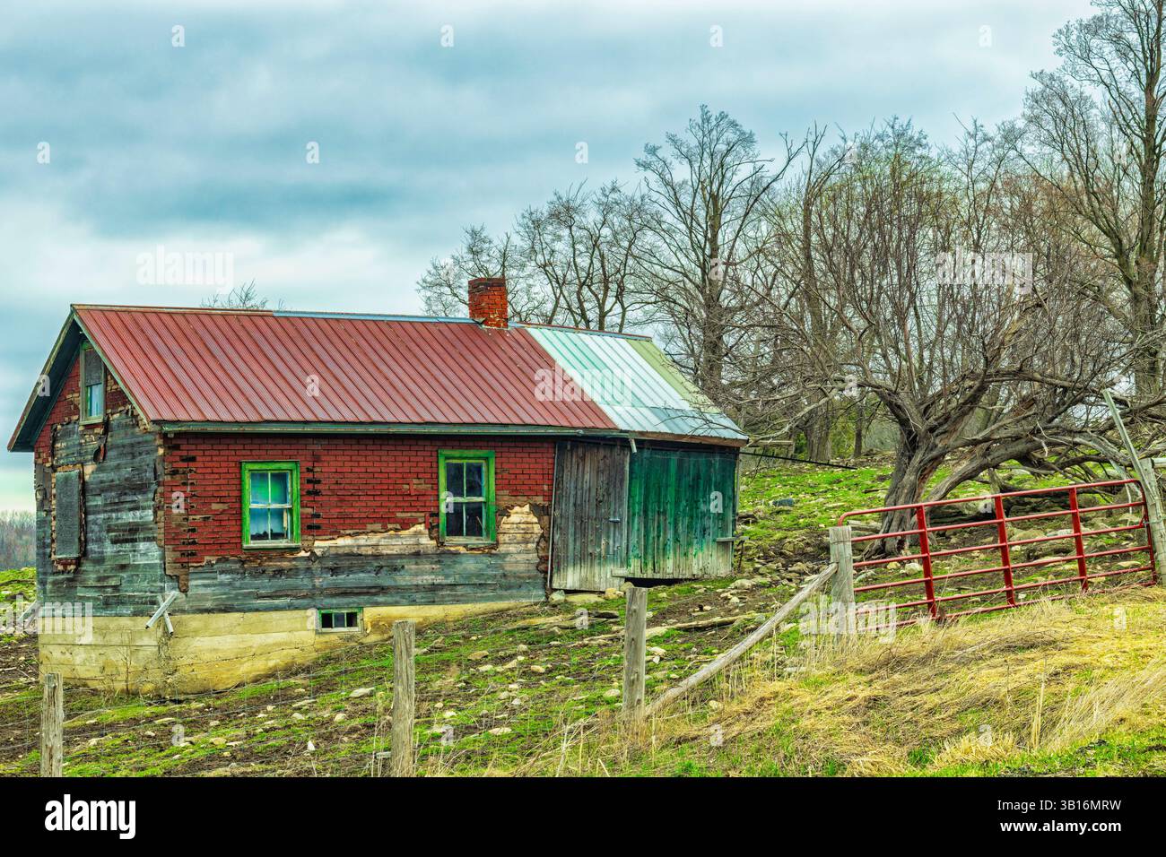 Slope farm hi-res stock photography and images - Alamy
