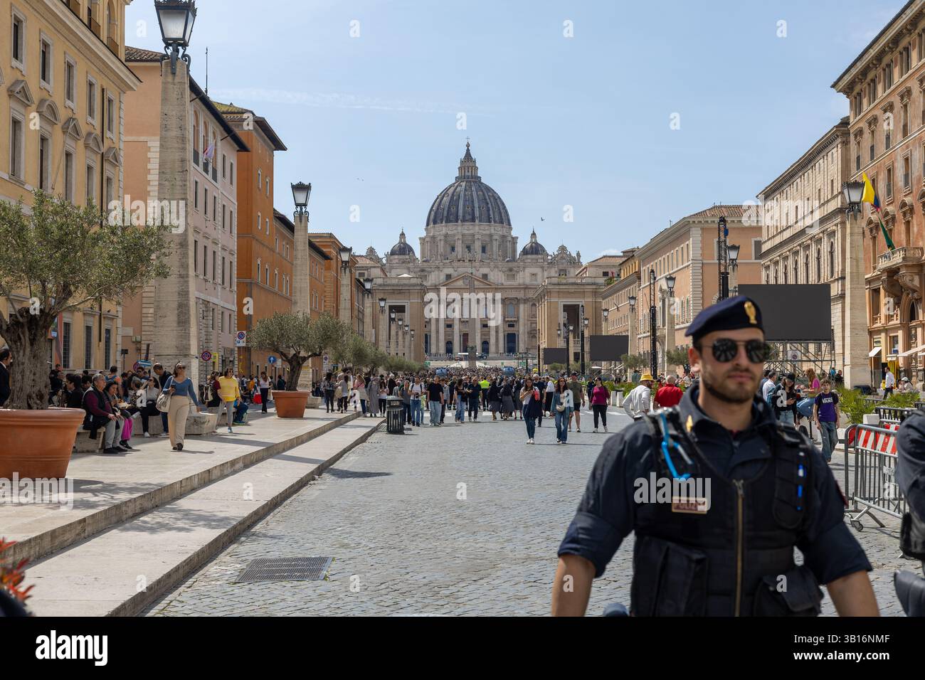 Policepresence hi-res stock photography and images - Alamy