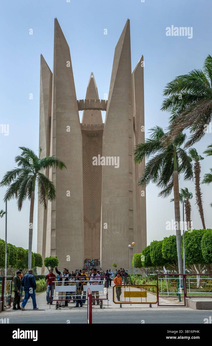 Tourists gather in front of the Egyptian Russian Friendship Monument at ...