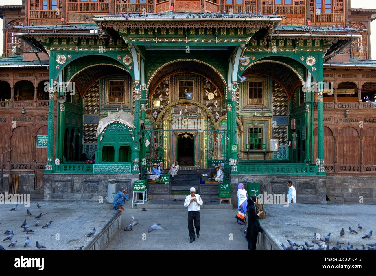 The Shah Hamdan Shrine, Srinagar, Kashmir Stock Photo - Alamy