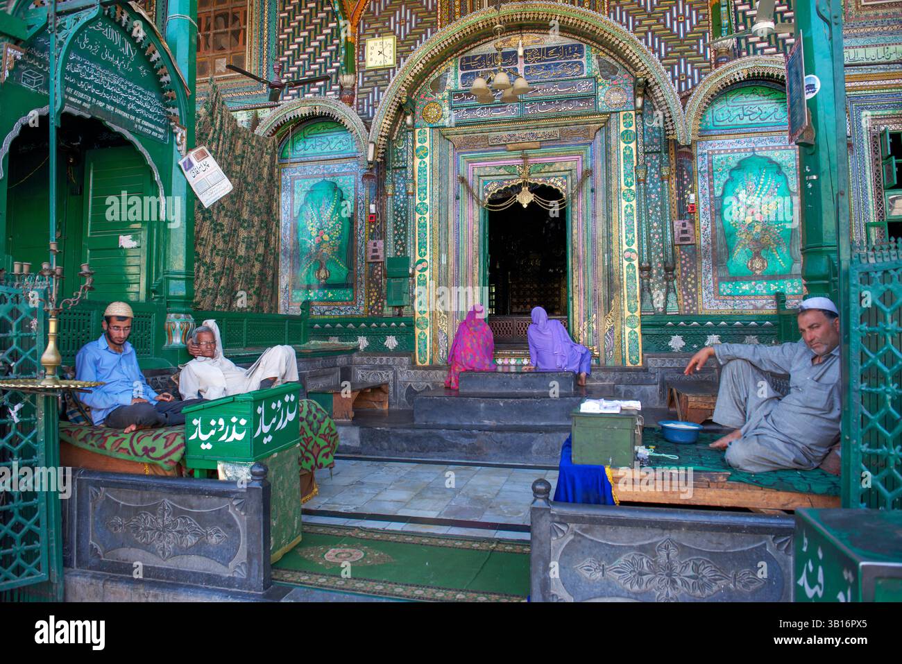 The Shah Hamdan Shrine, Srinagar, Kashmir Stock Photo - Alamy