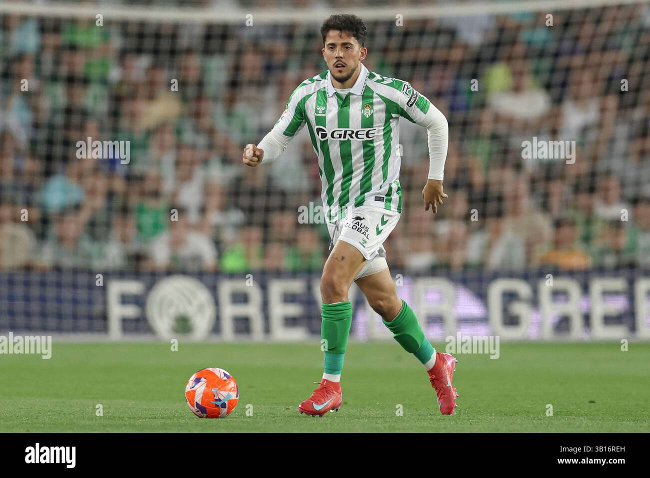 Pablo Fornals of Real Betis during the La Liga EA Sports match between Real Betis and Real ...