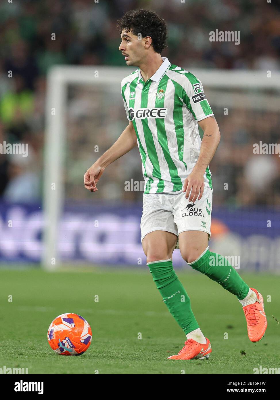 Johnny Cardoso of Real Betis during the La Liga EA Sports match between ...