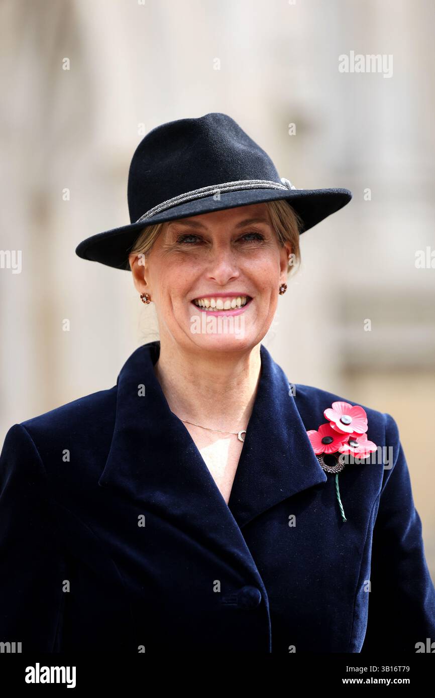 The Duchess of Edinburgh departs a service of commemoration and ...