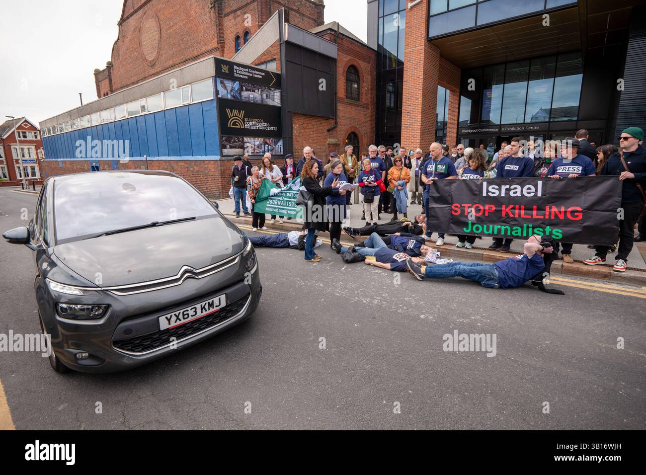 Flag palestine in heart hi-res stock photography and images - Alamy