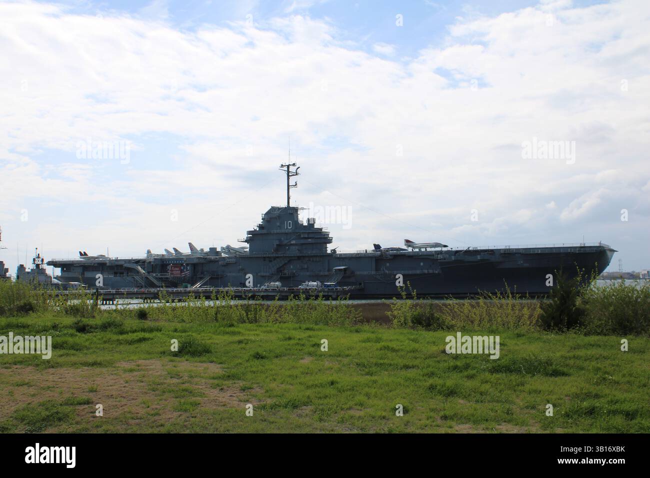 USS Yorktown Aircraft Carrier Stock Photo - Alamy