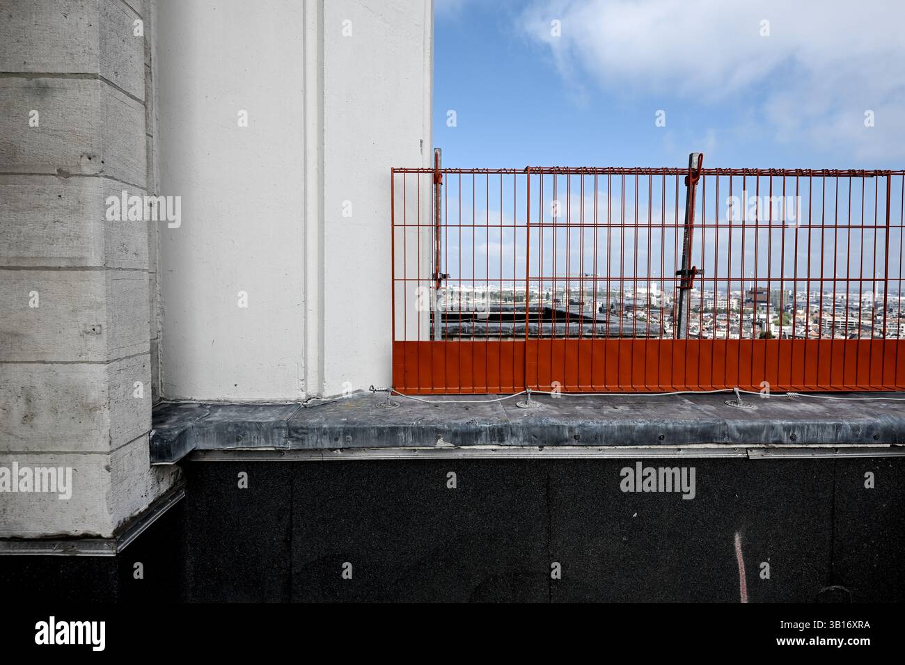 Antwerp, Belgium. 25th Apr, 2025. The Boerentoren tower pictured during ...