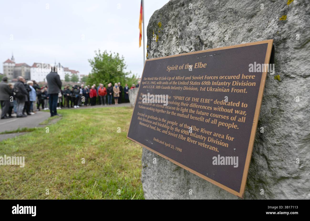25 April 2025, Saxony, Torgau: A plaque provides information about the ...