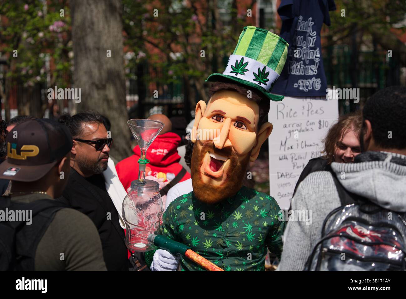 Bong stands hi-res stock photography and images - Alamy
