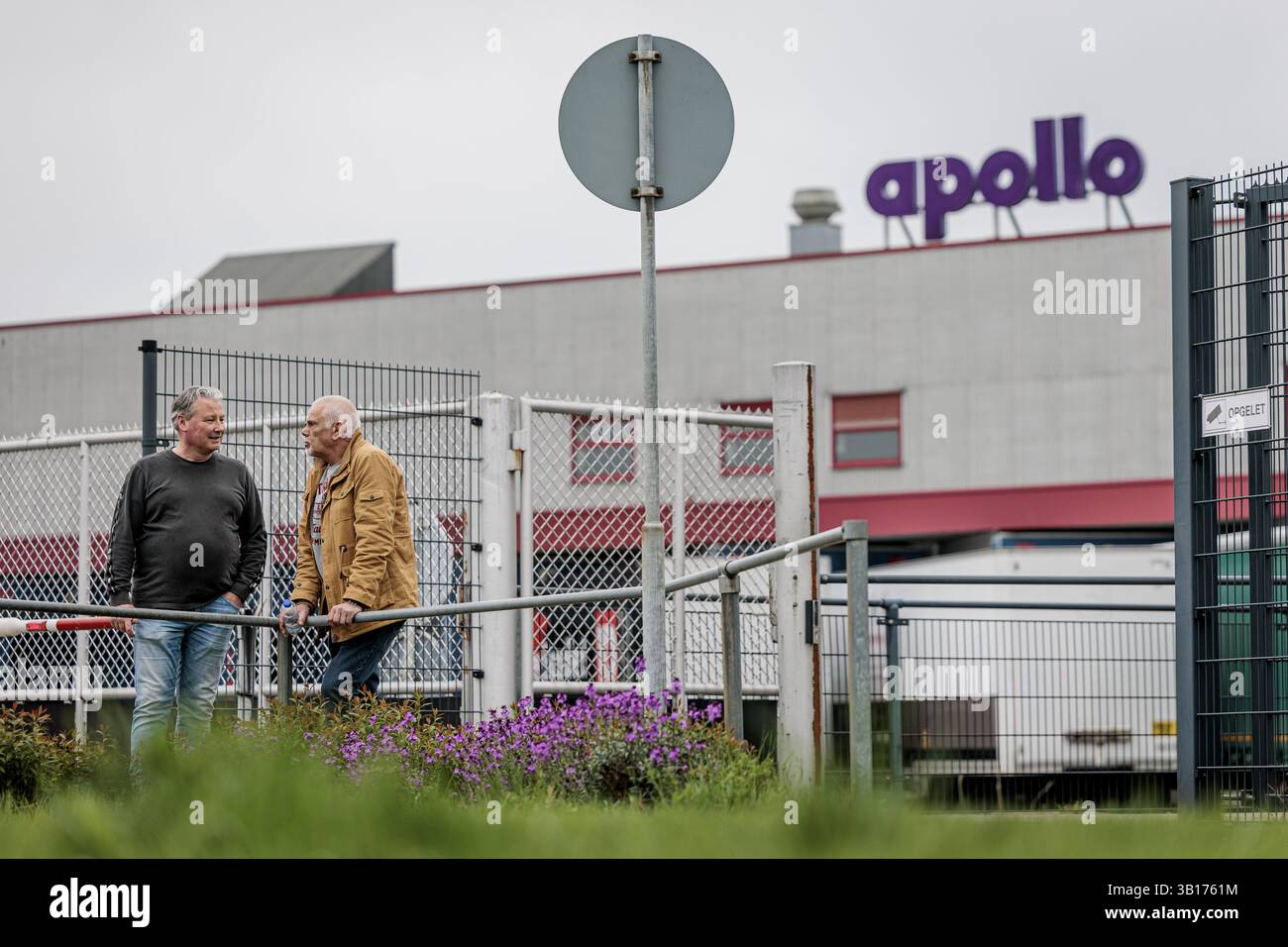 ENSCHEDE - Employees after an important meeting at tire plant Apollo Tyres, formerly Apollo ...