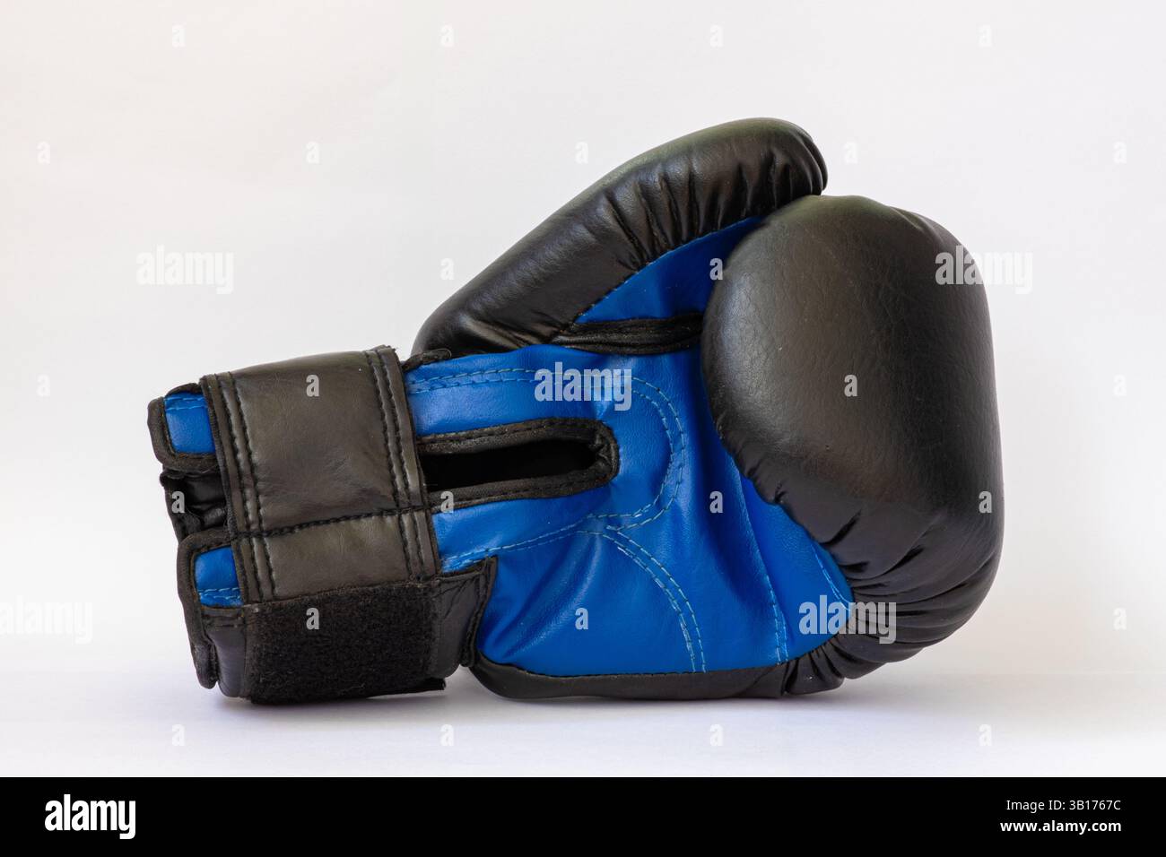 Blue boxer boxing gym hi-res stock photography and images - Alamy