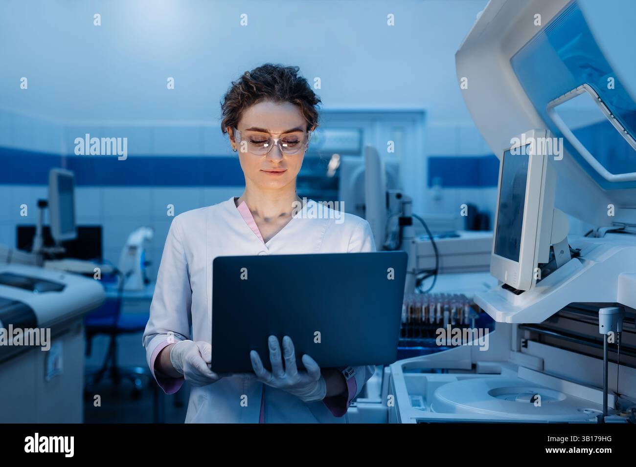 Chemical engineer pharma hi-res stock photography and images - Alamy