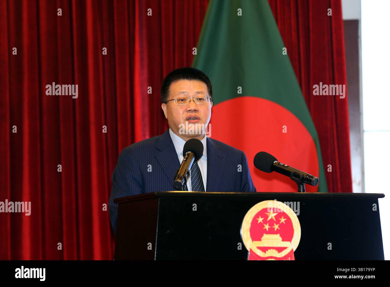 (250425) -- DHAKA, April 25, 2025 (Xinhua) -- Chinese Ambassador to ...