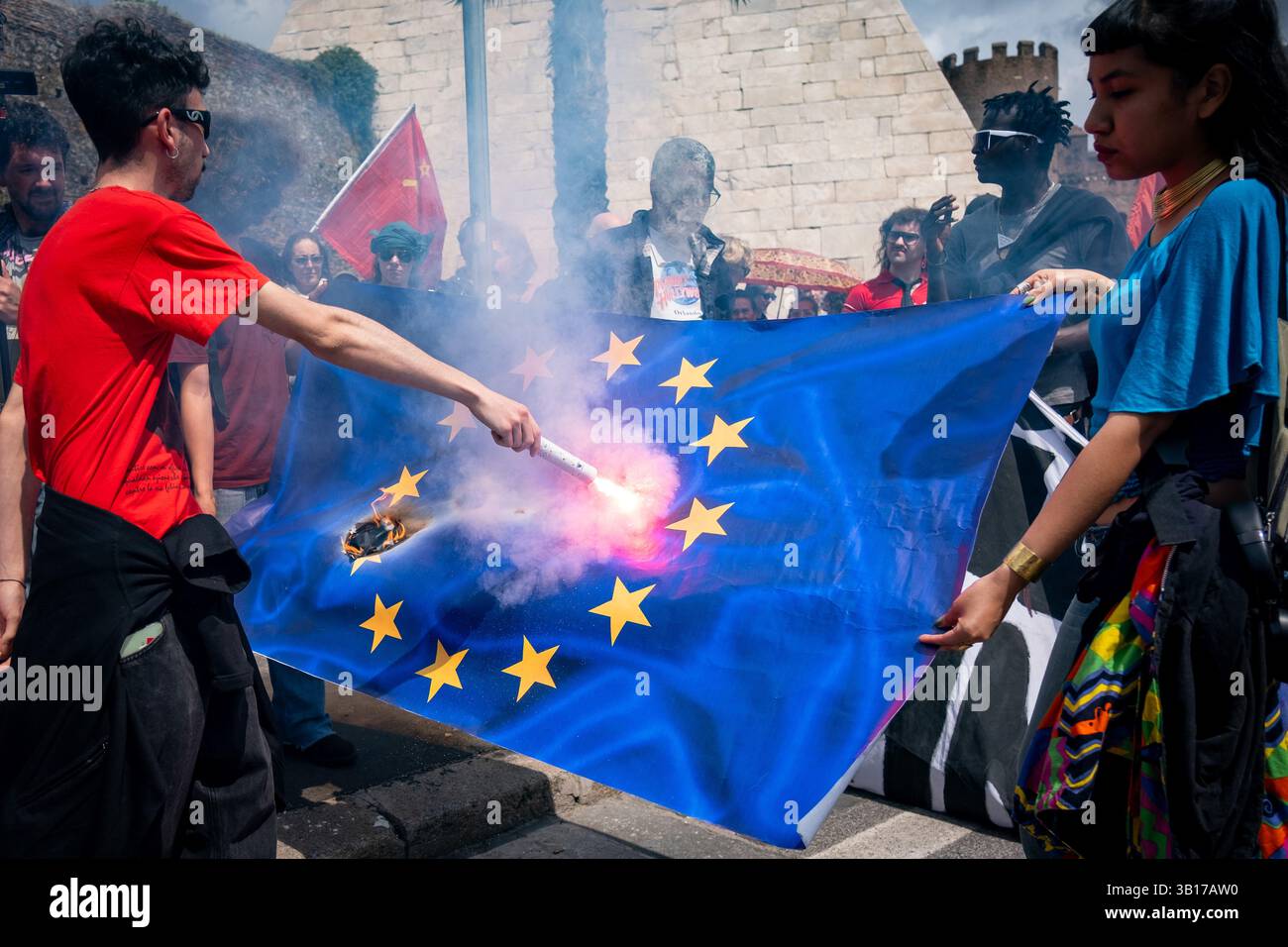 Rome, Rm, Italy. 25th Apr, 2025. Pro-Palestine anti-fascists reach ...