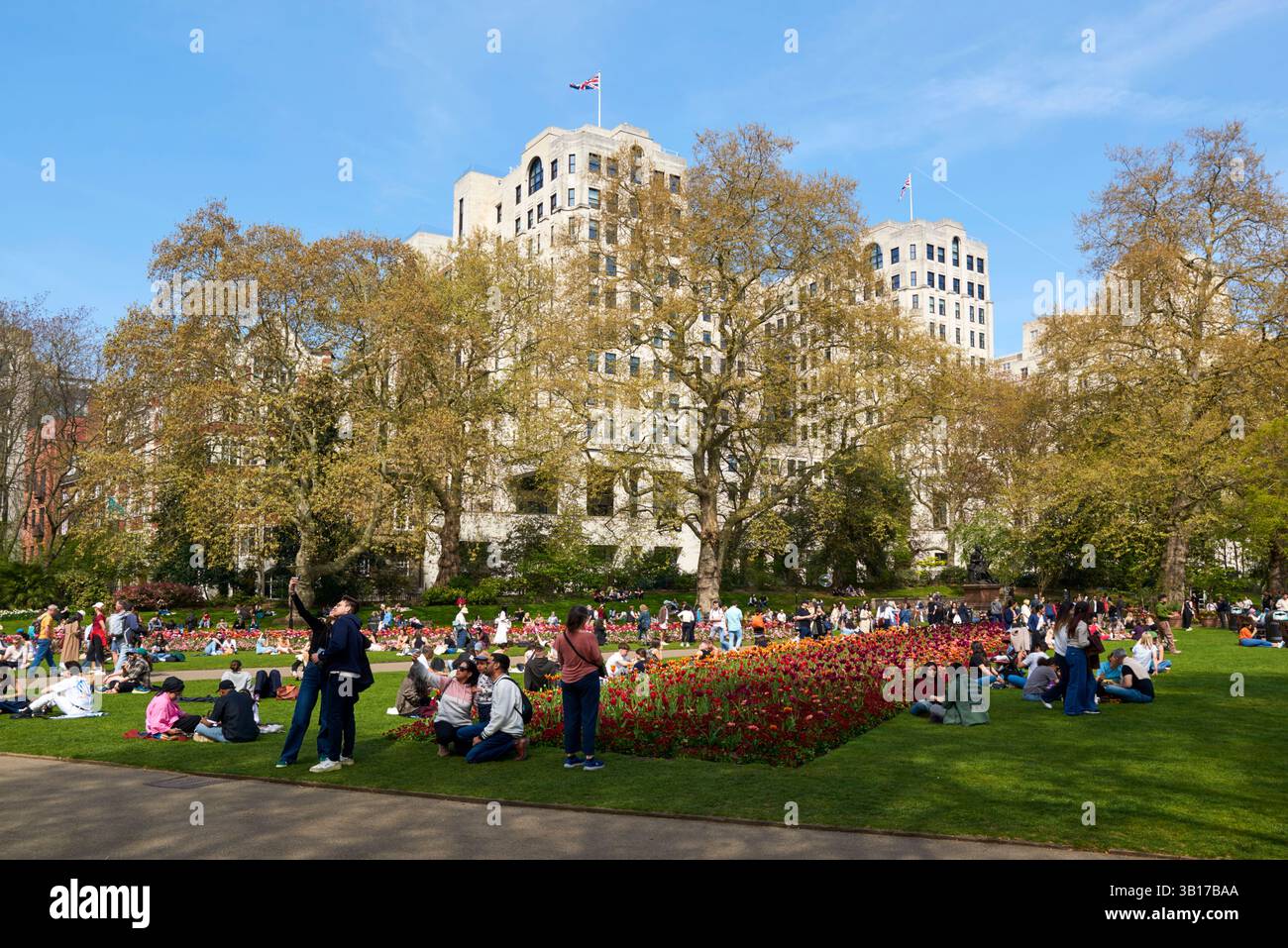 Victoria Embankment Gardens, London UK, in springtime, with crowds ...