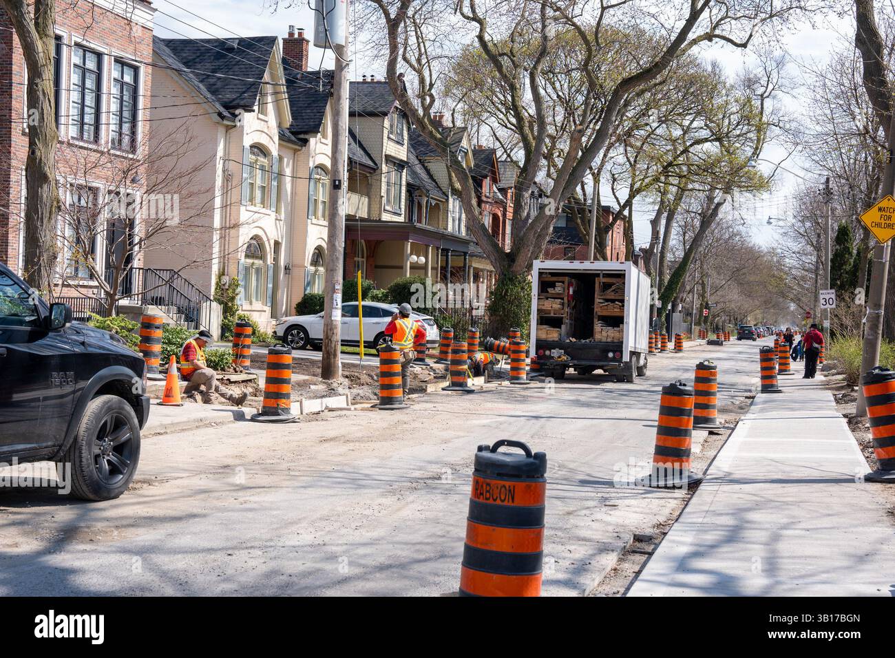 Construction workers in Annex neighbourhood in Toronto, Canada Stock ...