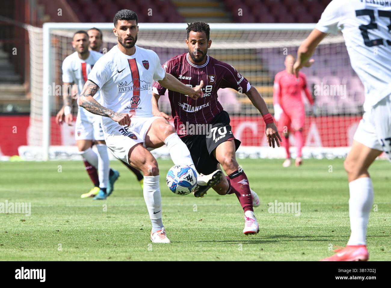 Salerno, Italy. 25th Apr, 2025. Andres Tello of US Salernitana 1919 ...