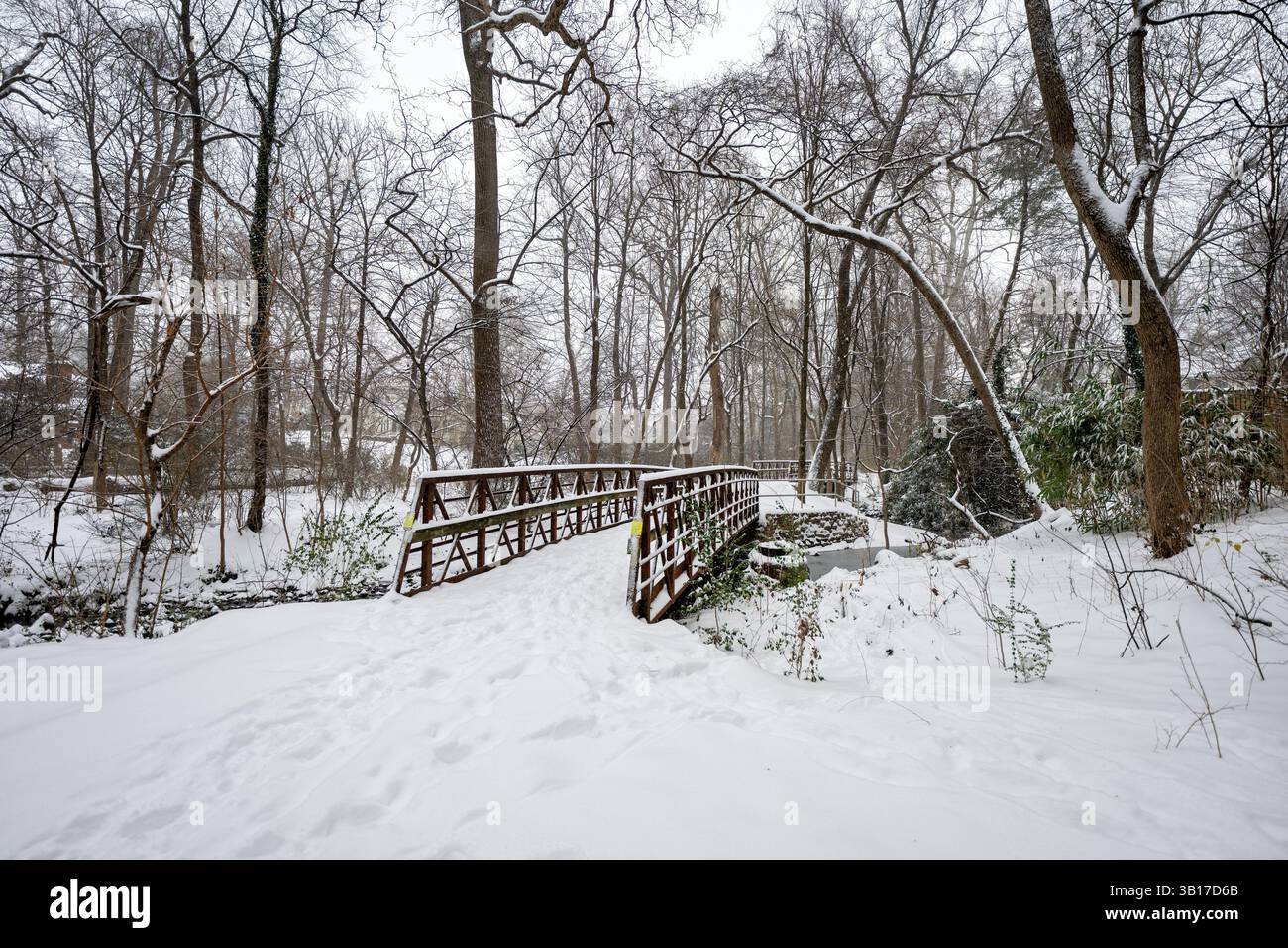Winter landscape bridge hi-res stock photography and images - Alamy