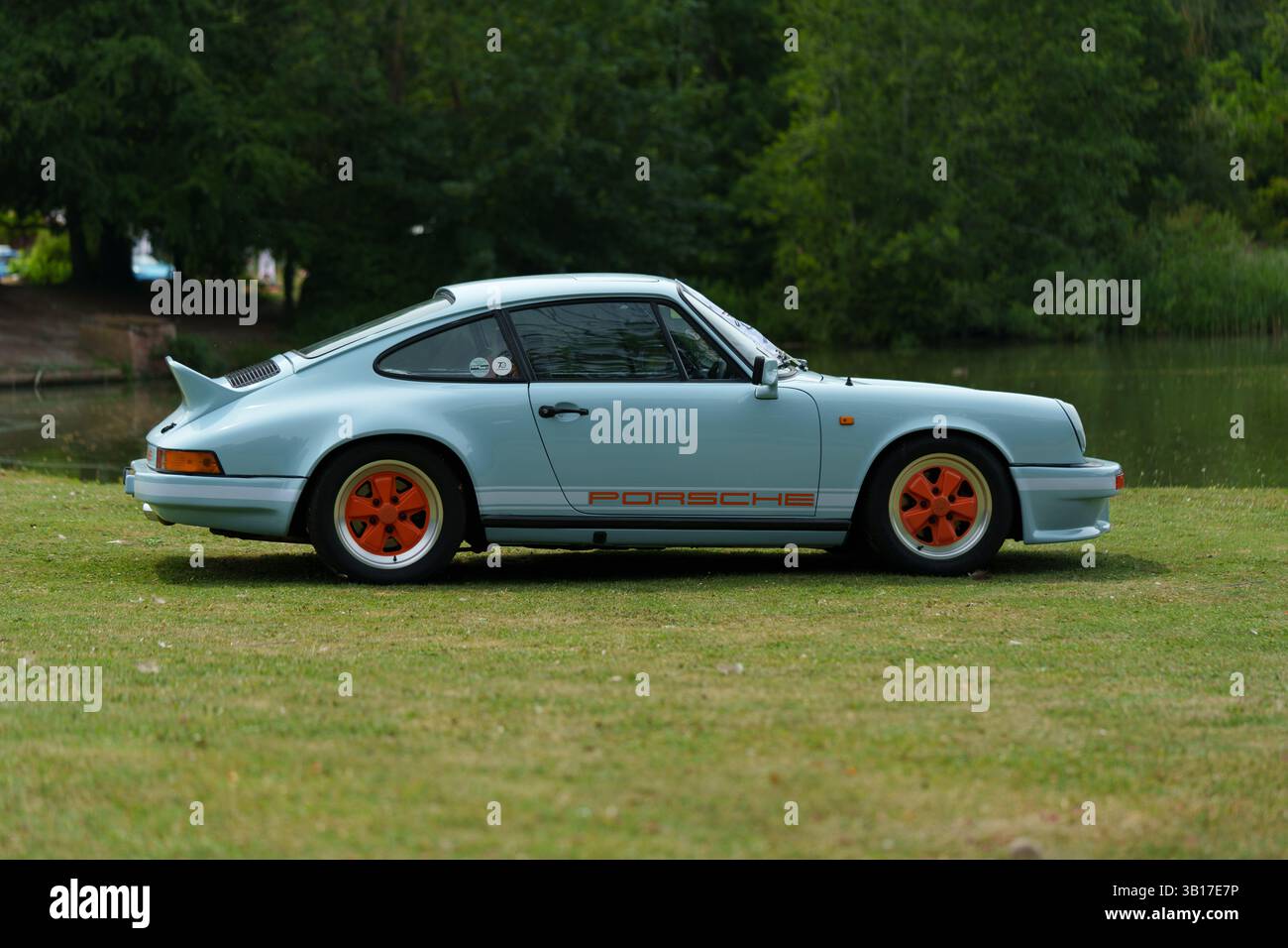Porsche 911 side view hi-res stock photography and images - Alamy