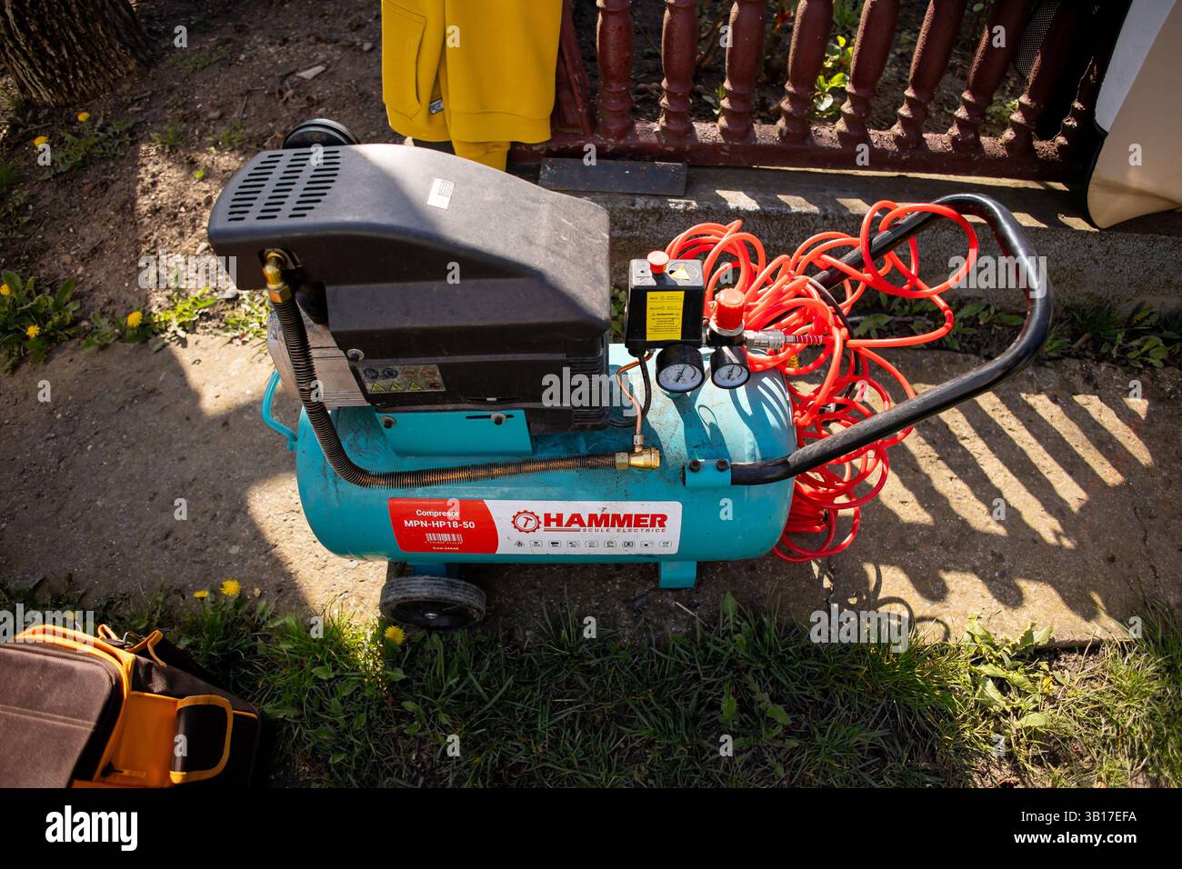 Outside car air conditioner hi-res stock photography and images - Alamy