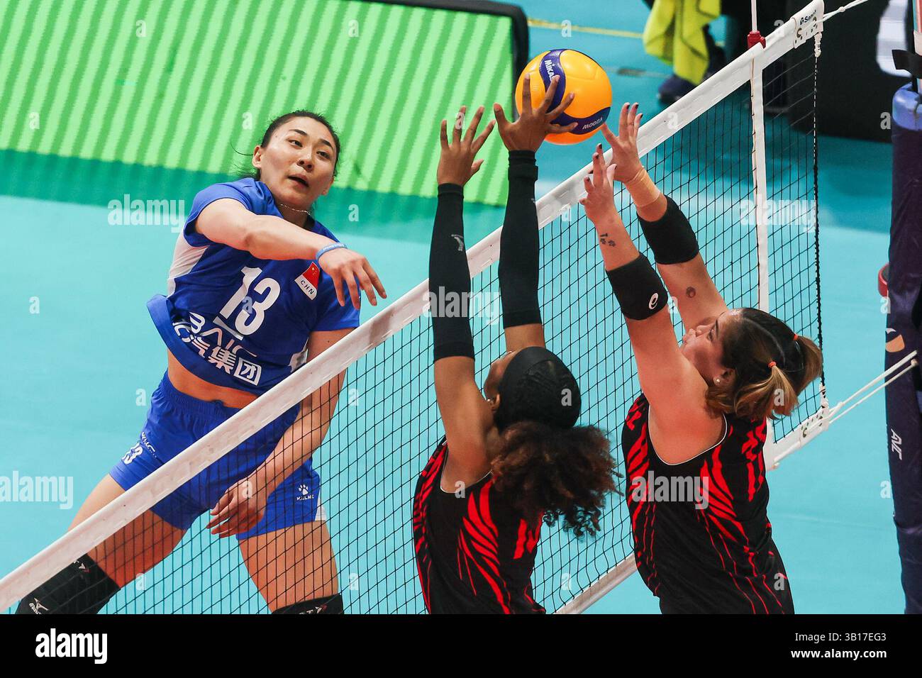 Pasig City, Philippines. 25th Apr, 2025. Jin Ye (L) of China's BAIC ...