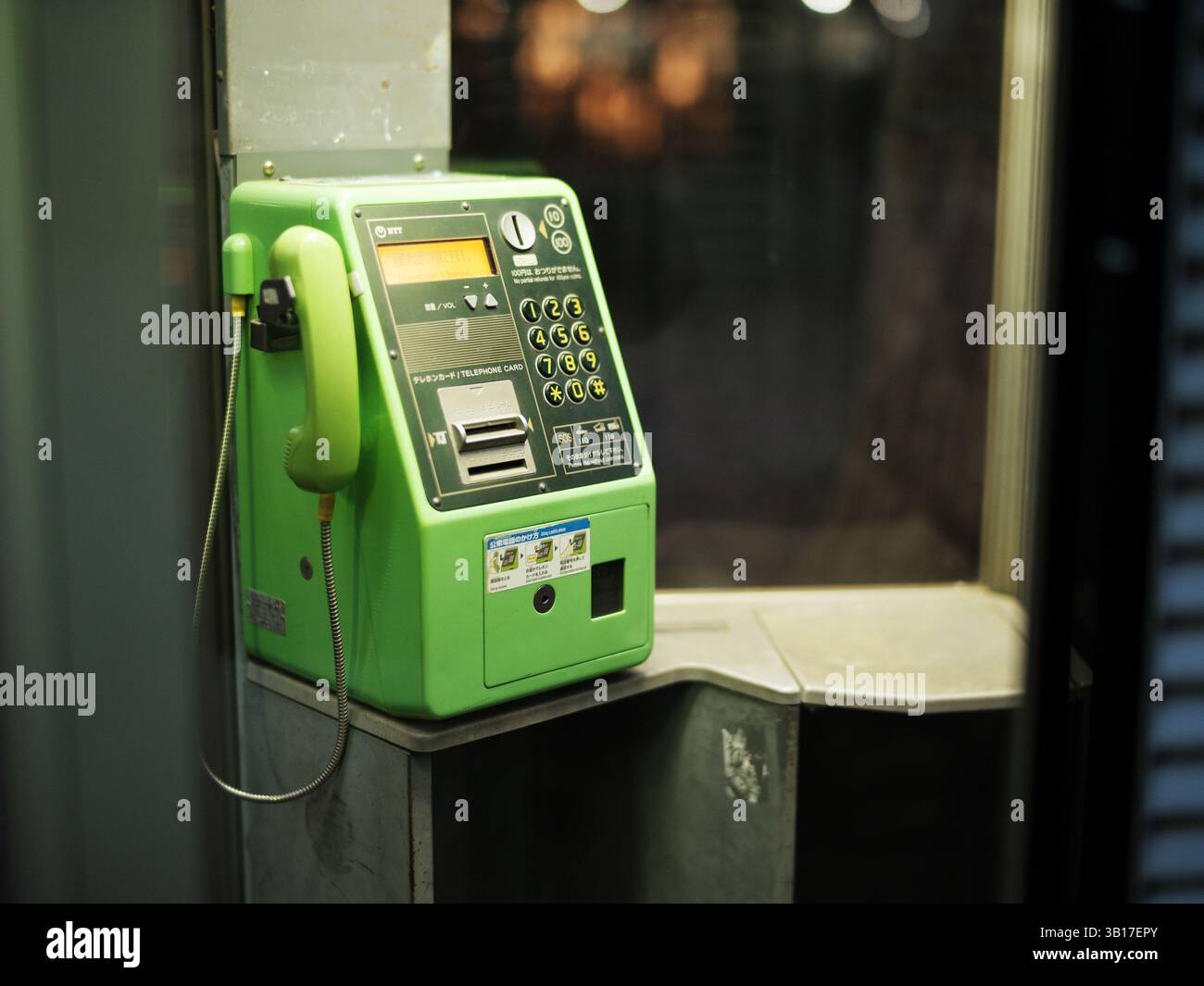 Vintage green public payphone hi-res stock photography and images - Alamy