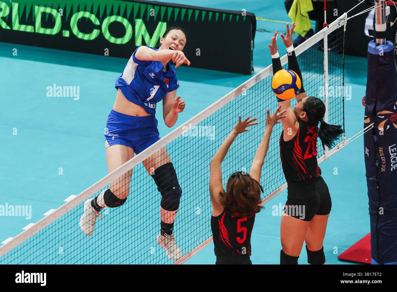 Pasig City, Philippines. 25th Apr, 2025. Shan Lanfeng (L) of China's ...