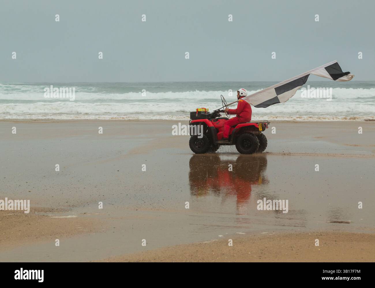 Cornwall beaches rnli lifeguard hi-res stock photography and images - Alamy