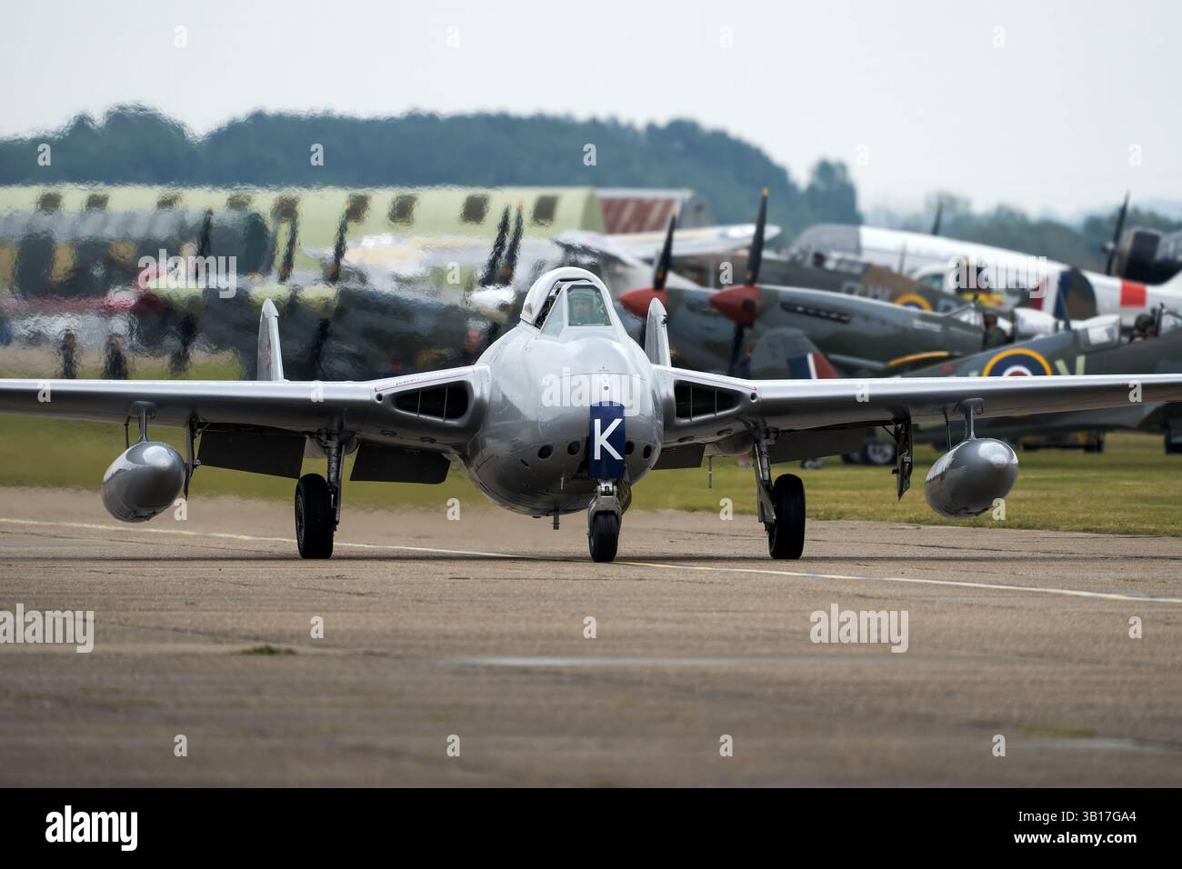A silver de Havilland Venom FB.4, marked with a 'K', taxis on an ...
