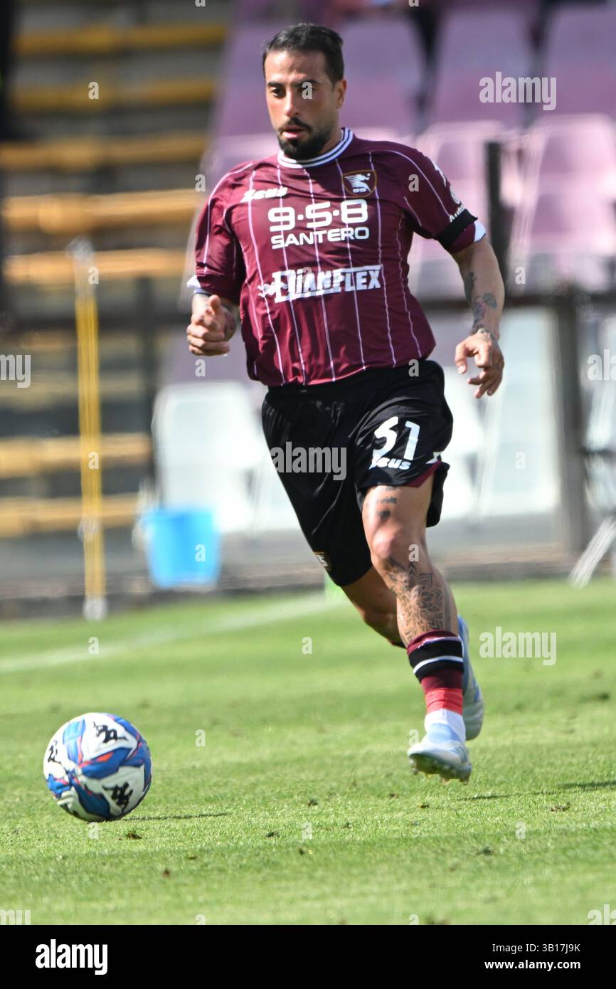 Salerno, Italy, 25 April,2025 Daniele Verde of US Salernitana 1919 in ...