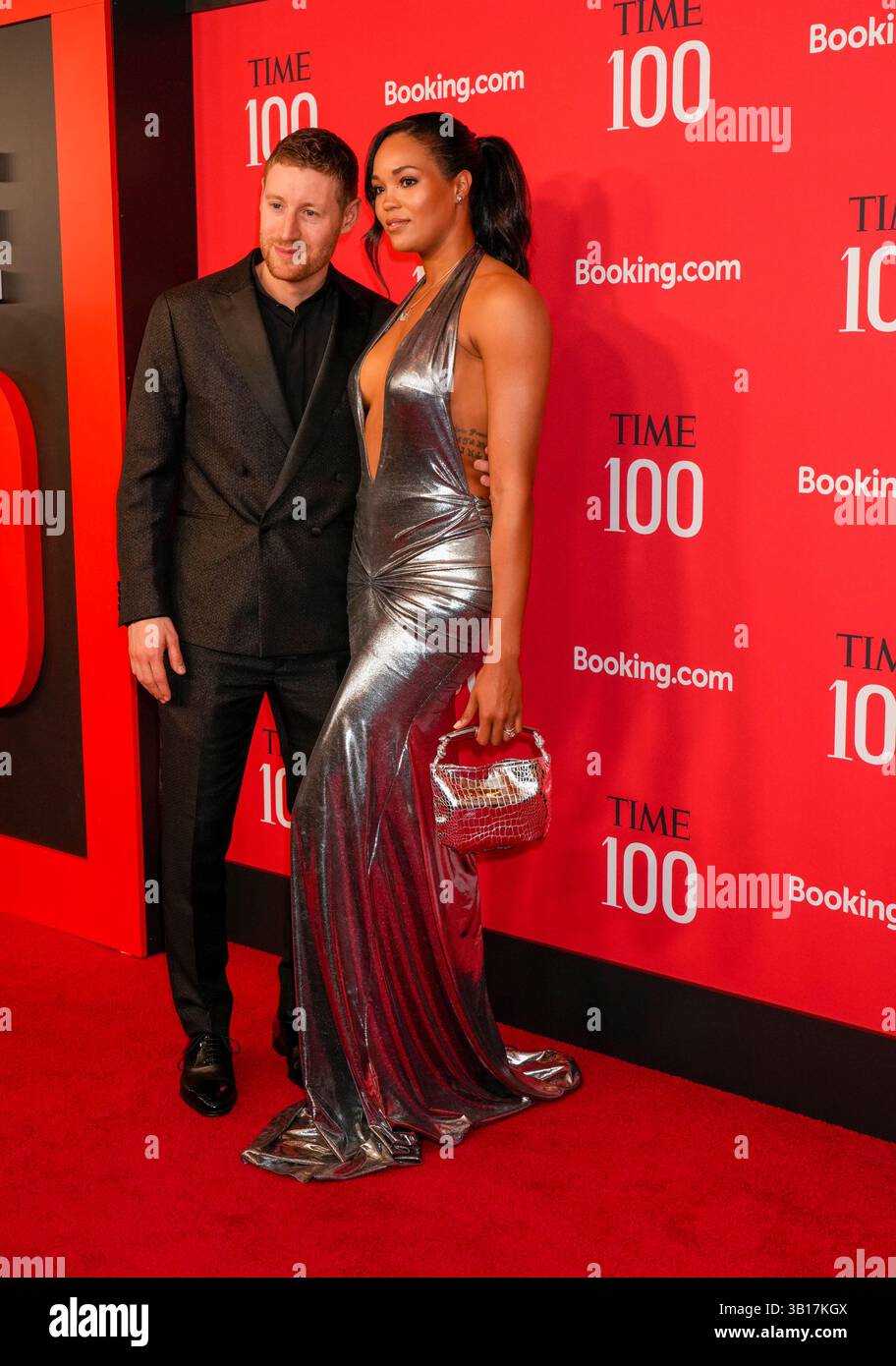 New York, United States. 25th Apr, 2025. Alex Bazzell, Napheesa Collier ...