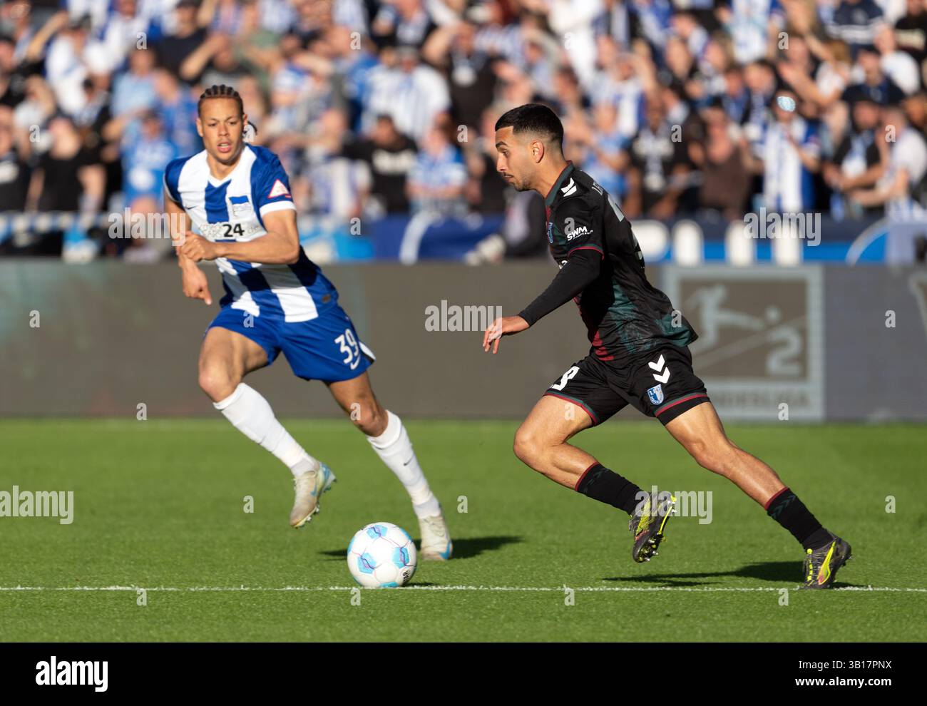 Berlin, Germany. 25th Apr, 2025. Soccer: Bundesliga 2, Hertha BSC - 1 ...