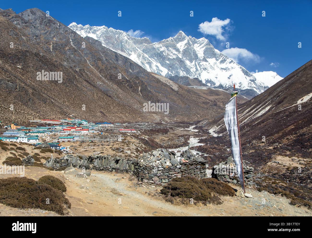 Dingboche village and mount Lhotse, trek to mount Everest base camp ...